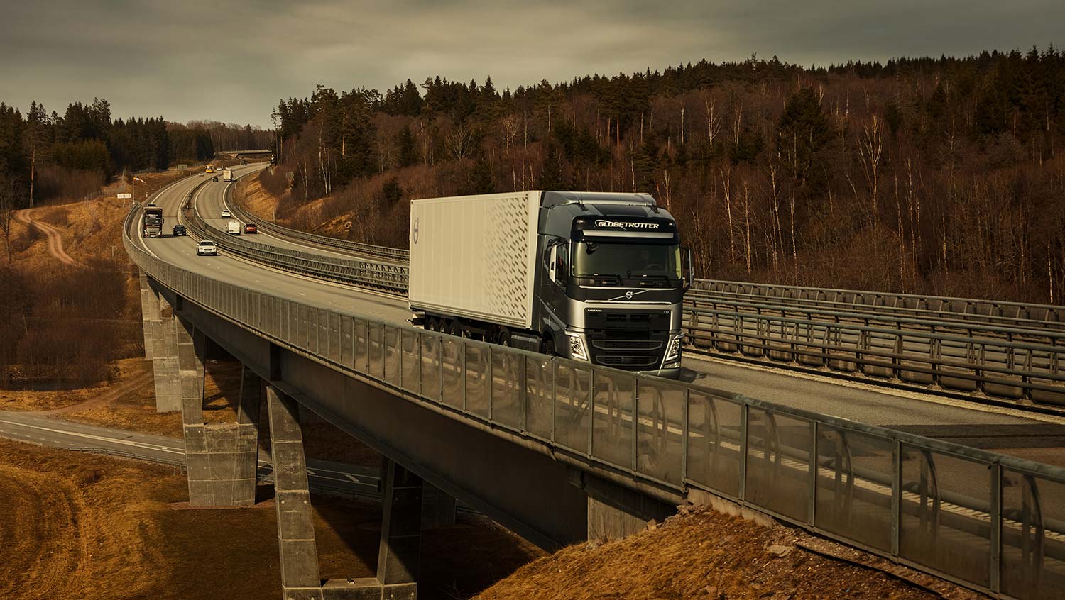 Volvo Dynamic Steering with Stability Assist | Volvo Trucks
