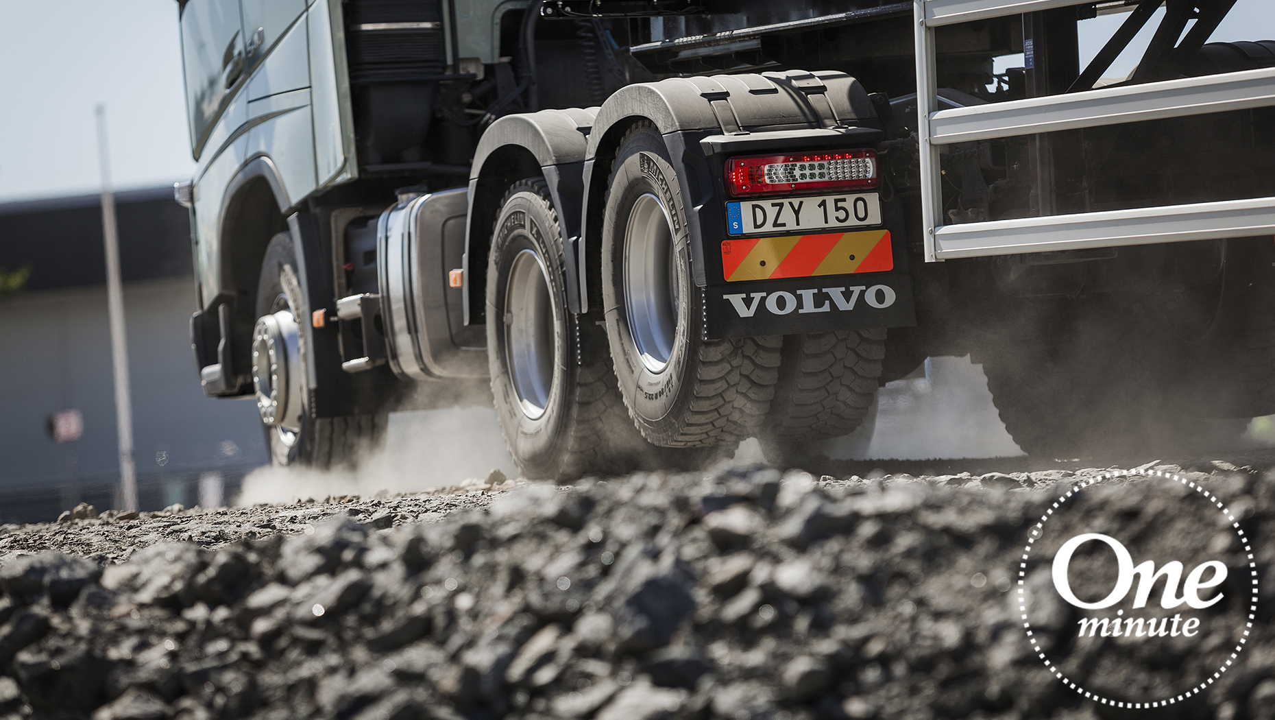 One Minute – Tandem Axle Lift | Volvo Trucks Magazine