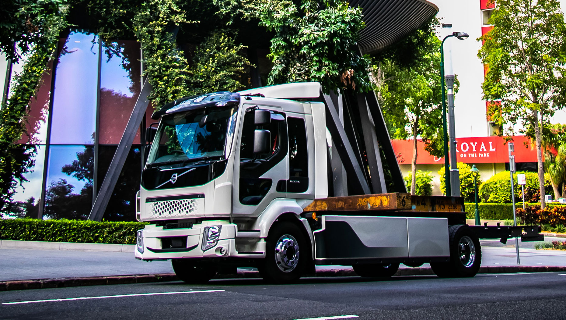 Volvo Electric FL truck in heat test in Australia | Volvo Trucks