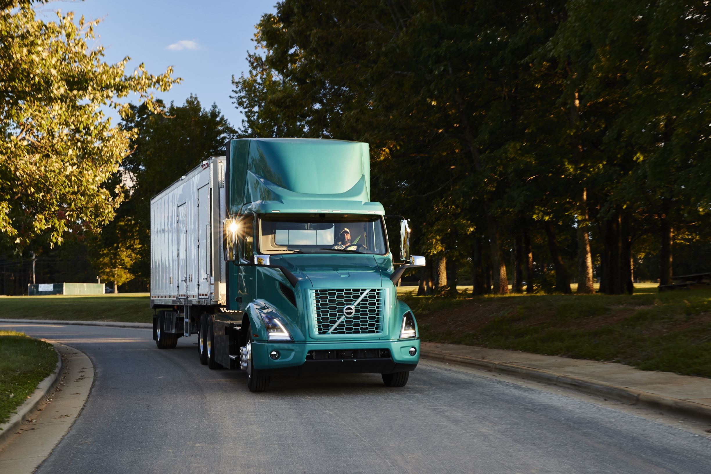 VNR Electrics used for deliveries to Volvo Trucks assembly plant in the ...