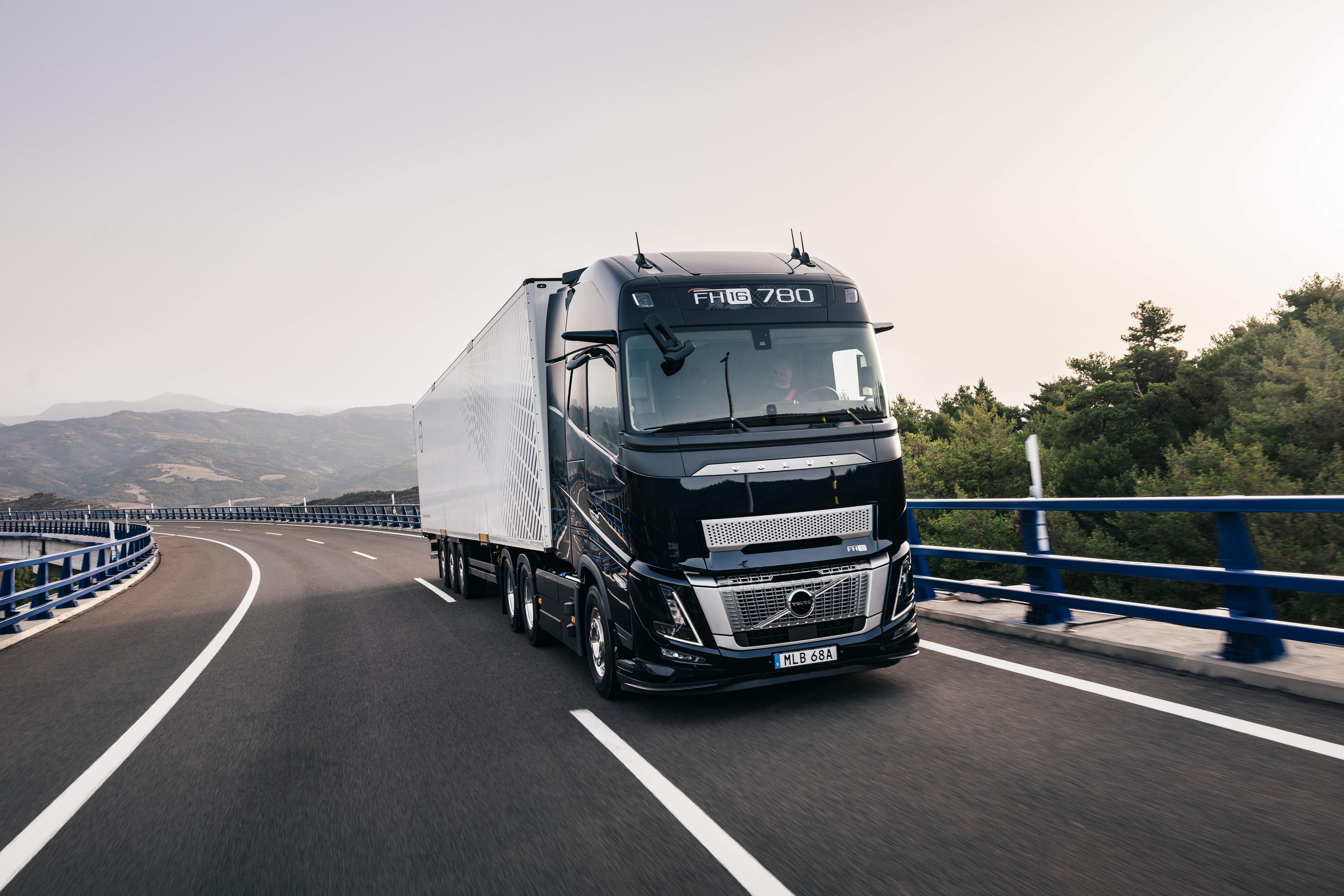 The new Volvo FH16: More power – less fuel