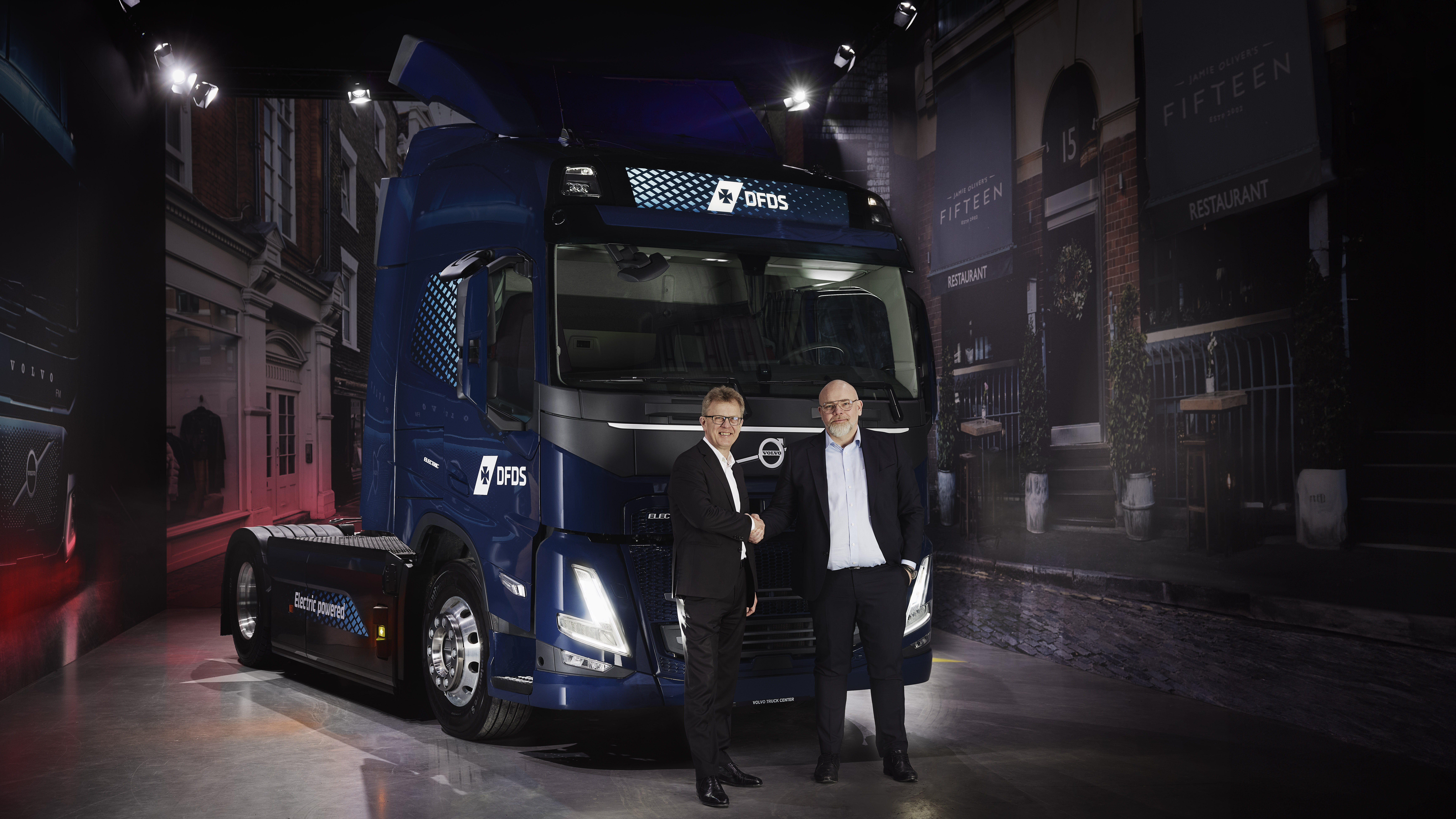 Volvo 100 electric store