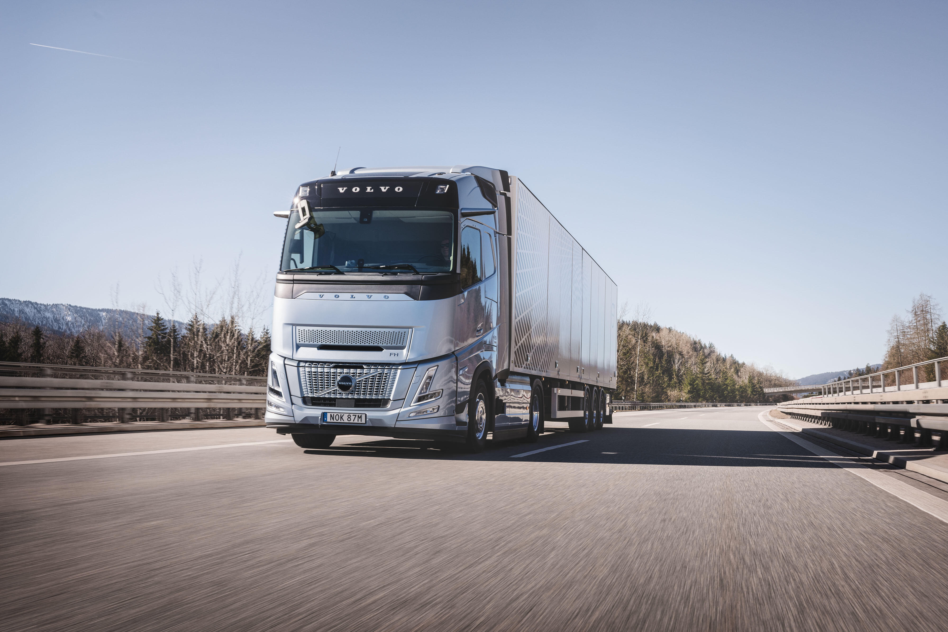Volvo FH Aero wins the 2025 Green Truck award