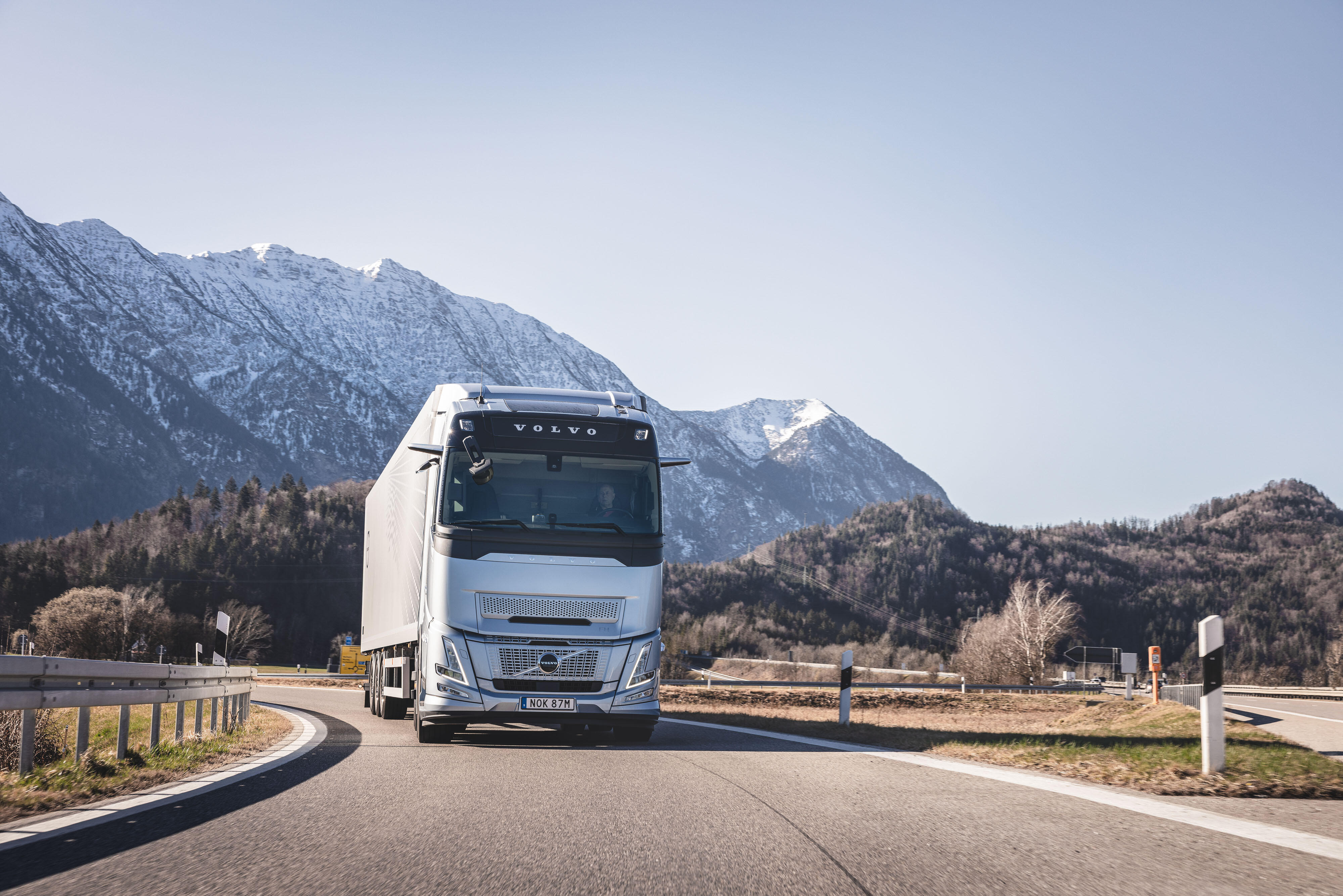 Volvo Trucks’ all-new combustion engine platform: Superior fuel ...